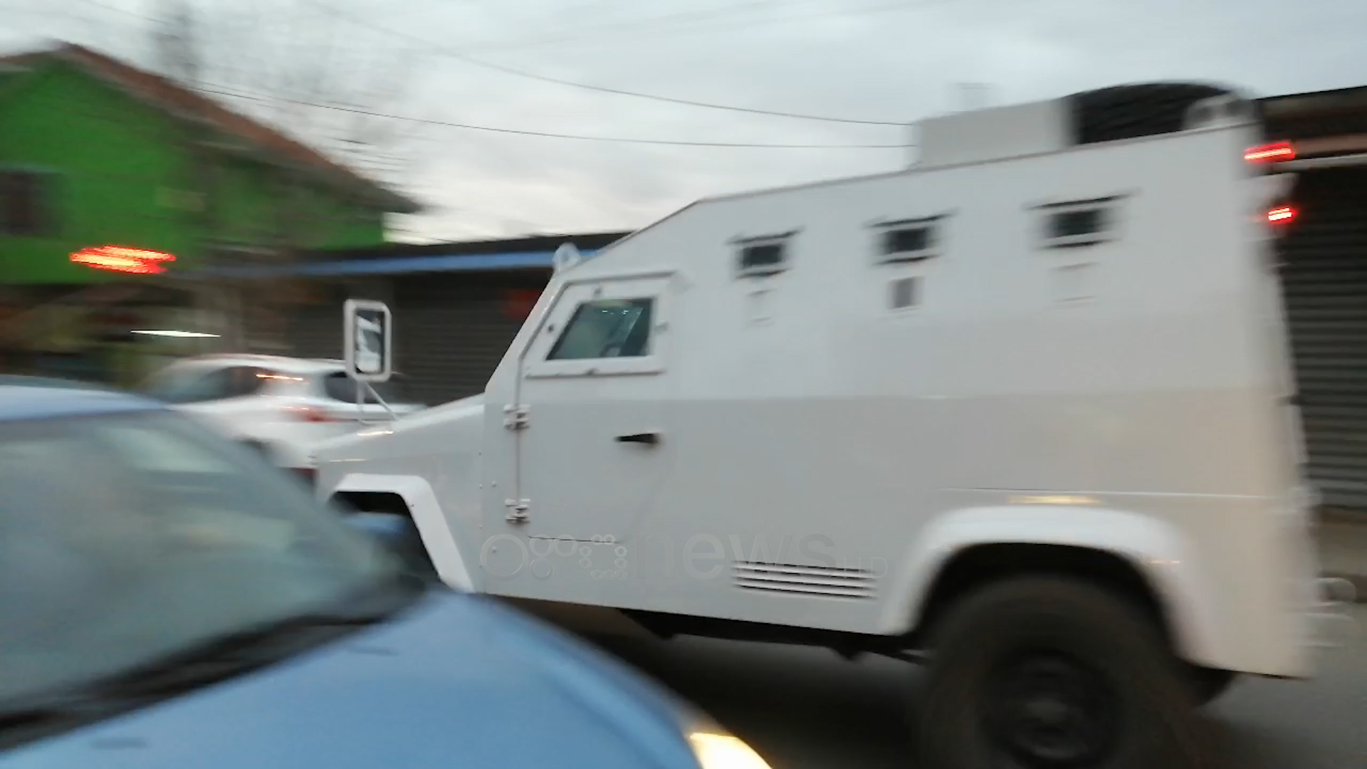 Pak dritë dhe ushqim për Vitin e Ri, familja në Elbasan jeton si “në ...