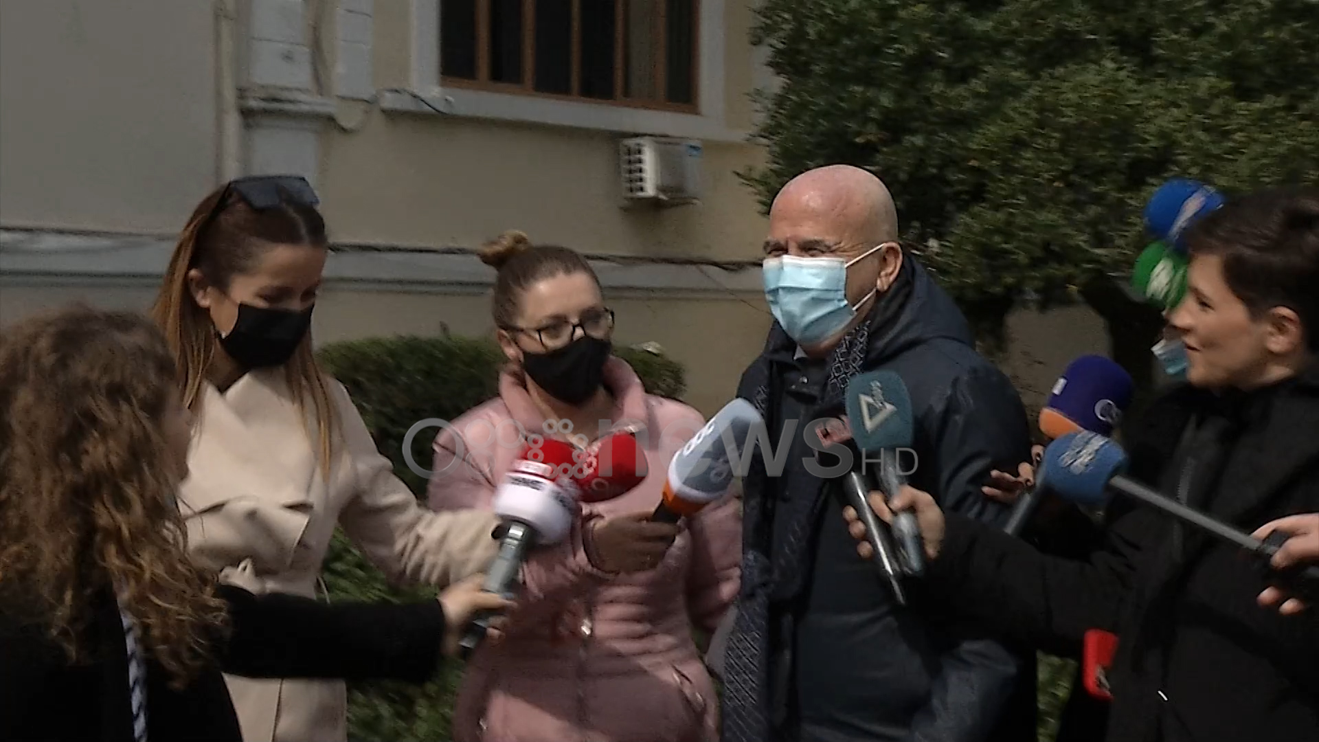 Me një buzëqeshje kalon gjithçka, edhe kur të lënë jashtë listës, si ...