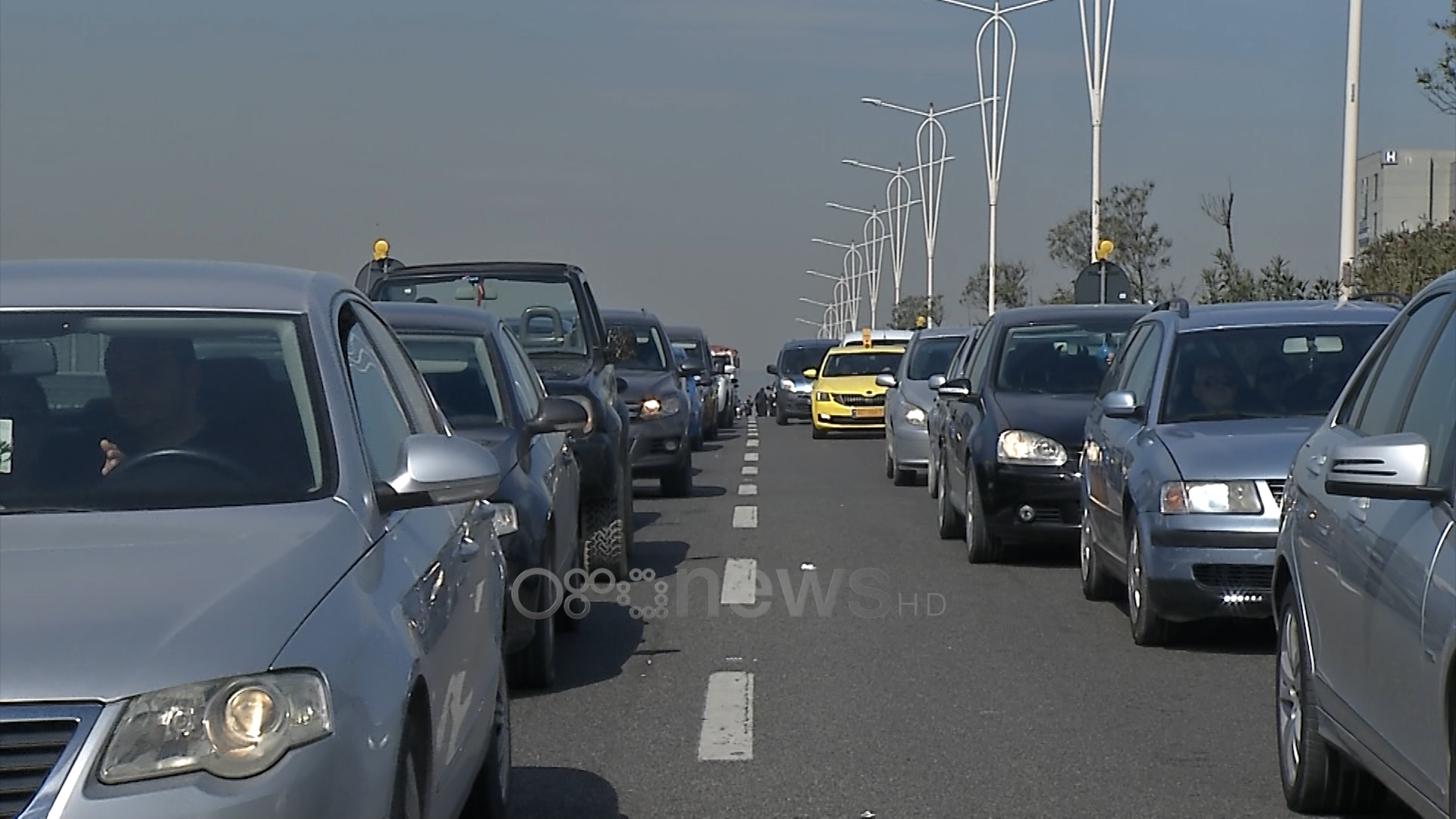 Trafiku, "buka" e përditshme në Tiranë - Vendi