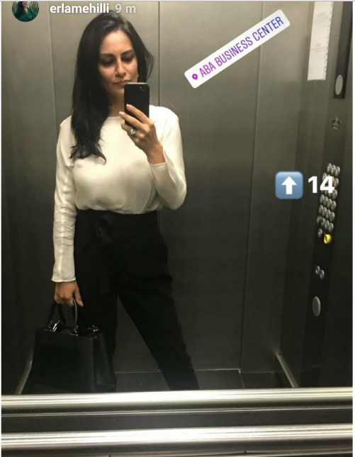 Pak javë pas lindjes, Erla Mëhilli shtrëngon belin - Showbiz