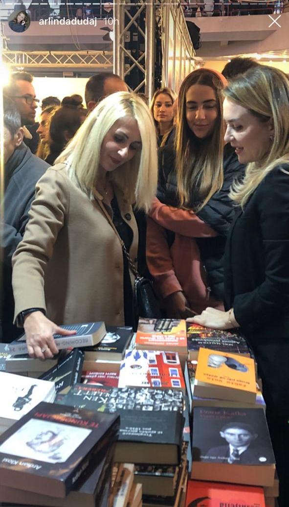 Në Panairin e Librit aty ku njerëzit takohen, nga Ina Rama, Andi Bejtja ... Në Panairin e Librit aty ku njerëzit takohen, nga Ina Rama, Andi Bejtja ...