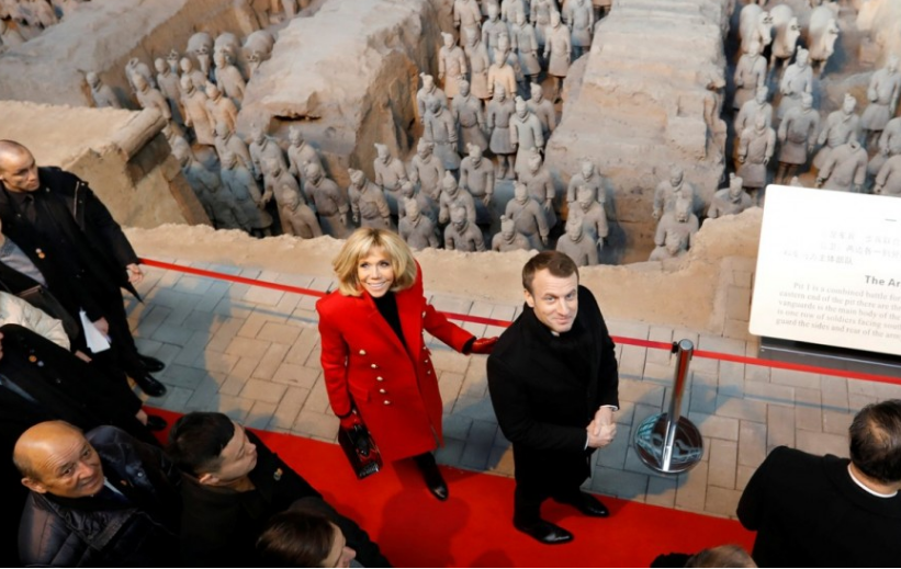 Një dhuratë e Macron për presidentin kinez që askush nuk ia kishte bërë ... Një dhuratë e Macron për presidentin kinez që askush nuk ia kishte bërë ...