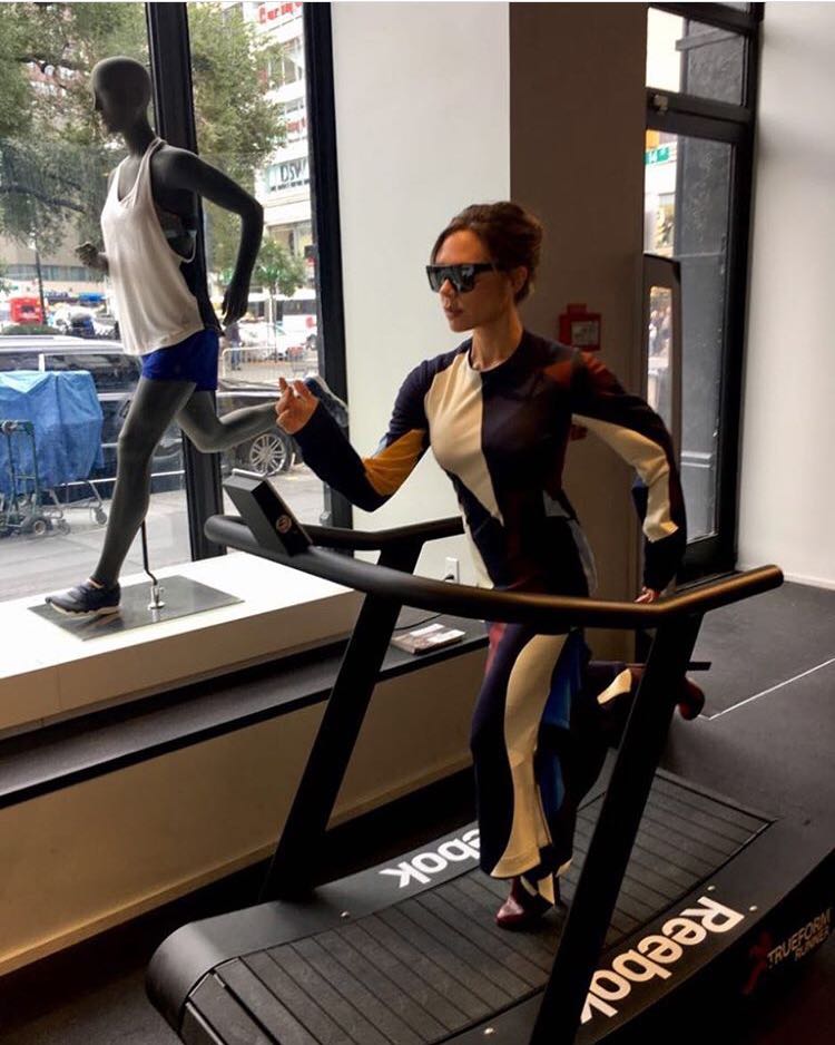 Ja çfarë vesh Victoria Beckham kur bën vrapin e mëngjesit - Nën lupën e ...